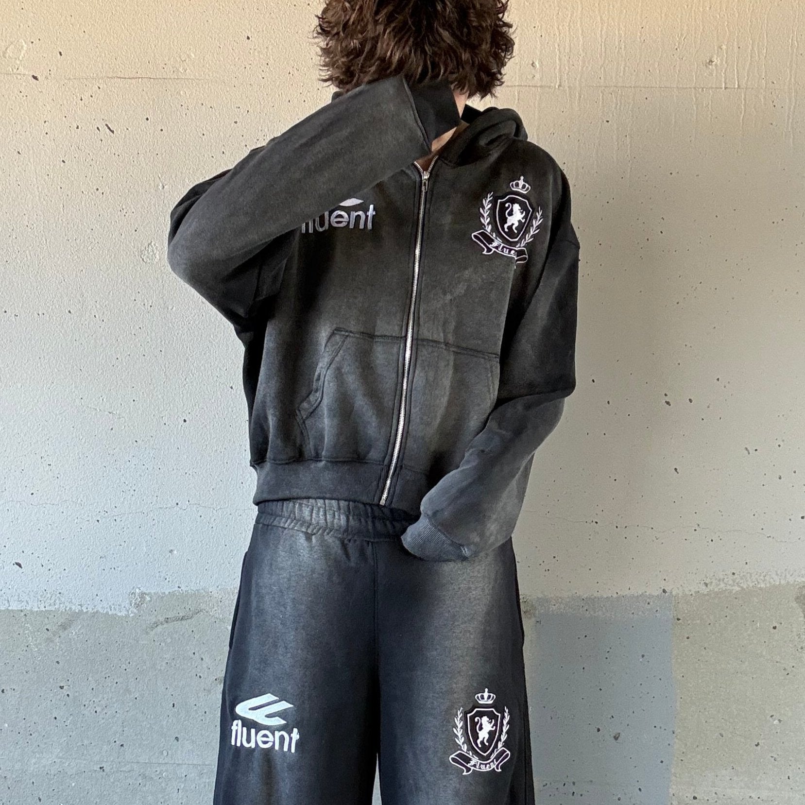 Crested Hoodie Black – fluent